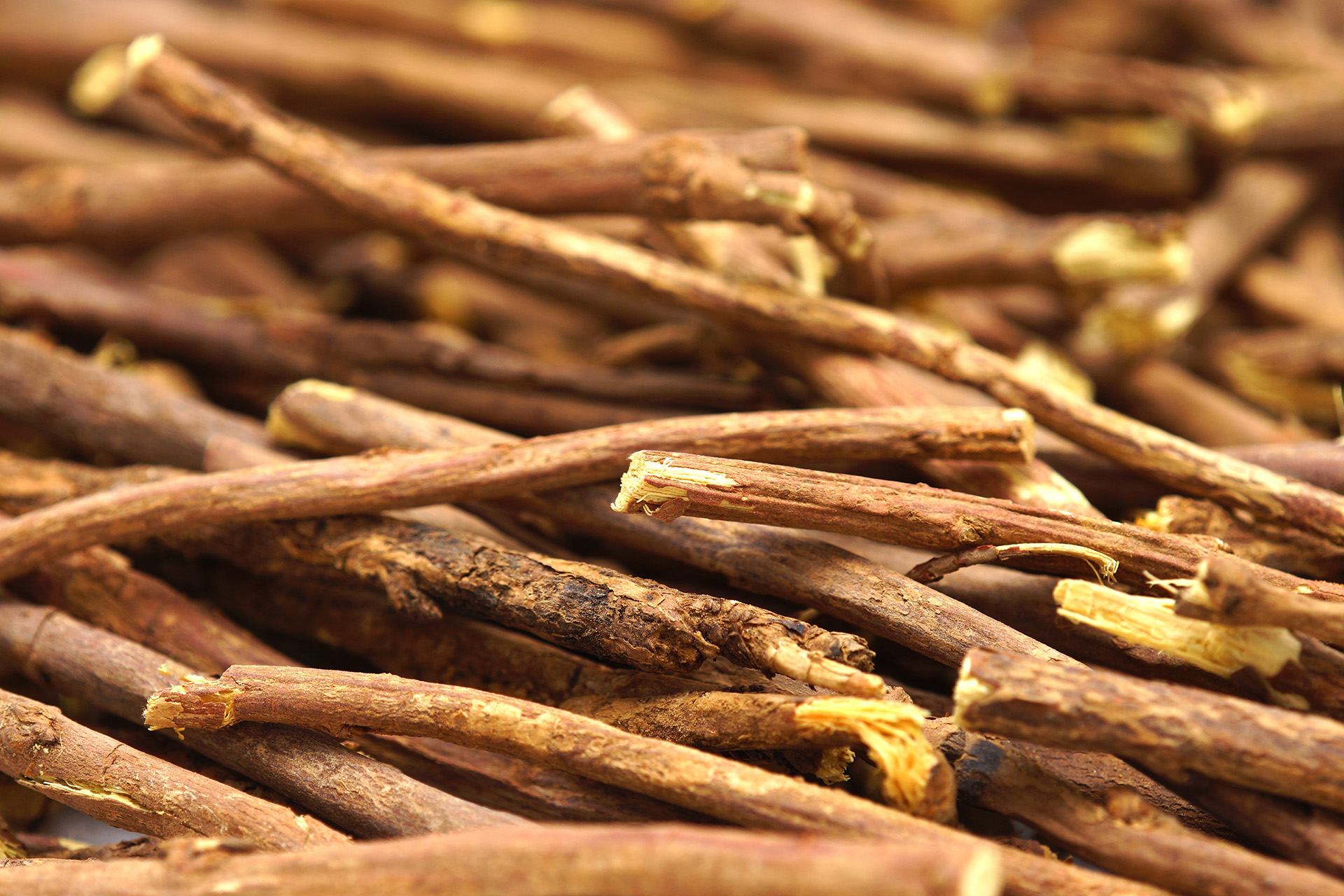 Licorice: Top 7 Benefits and Side Effects You Should Know